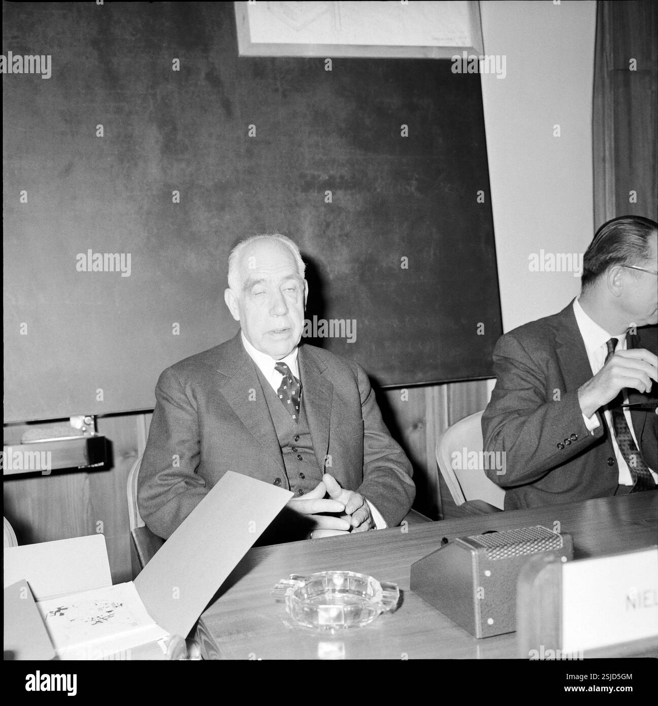 Niels Bohr bei der Eröffnung des CERN 1960#Niels Bohr at the official ...