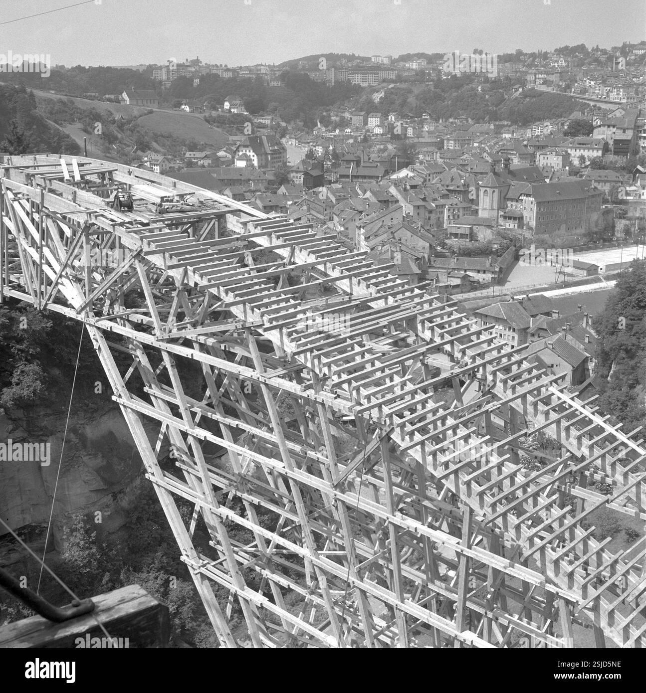Bau der Gottéronbrücke, Lehrgerüst, Baugerüst; 1959#Gottéron bridge ...
