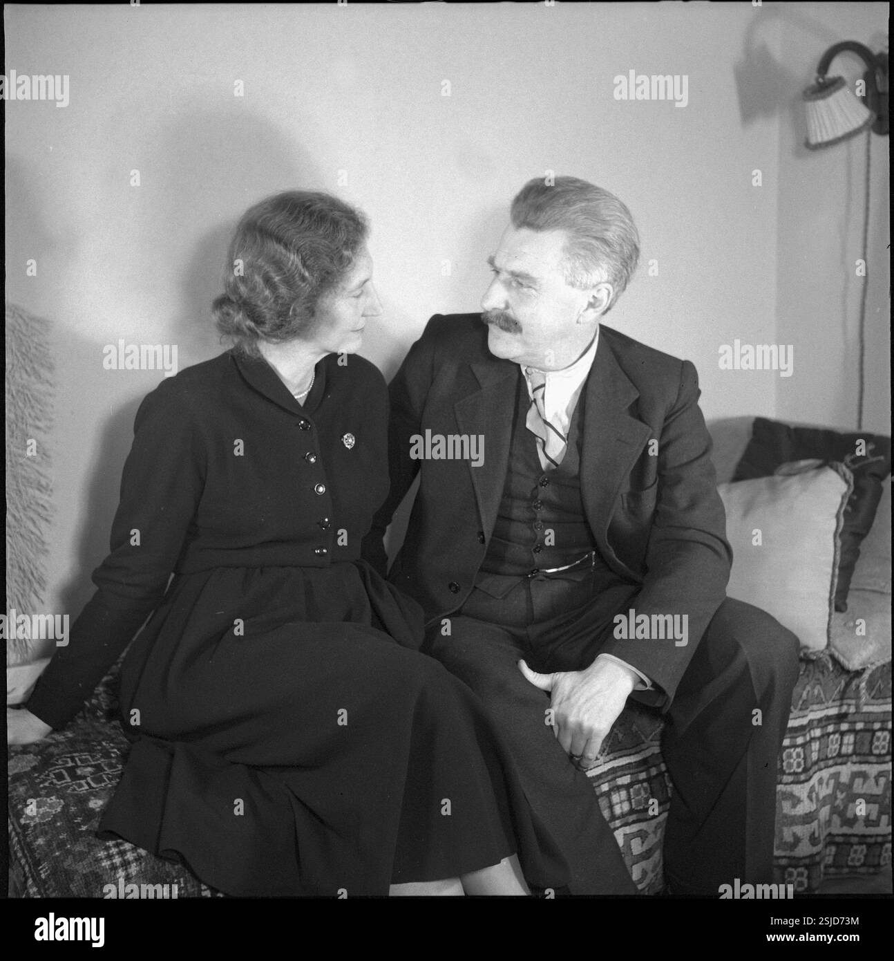 Margarethe und Konrad Lorenz 1951#Margarethe and Konrad Lorenz 1951- RDB BY DUKAS Stock Photo ...