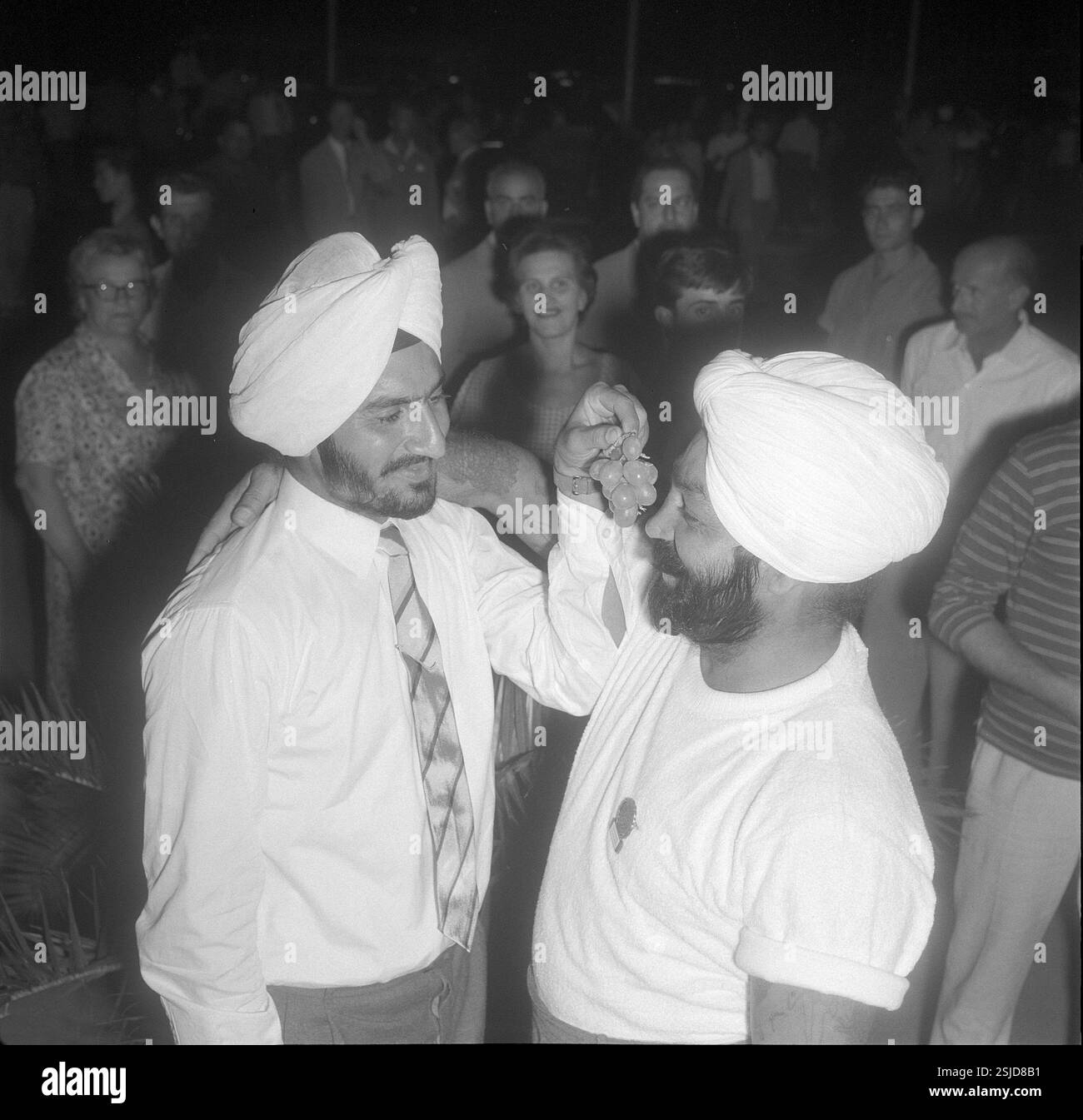 Rom 1960: Spieler Joe Singh und Vater Masseur Laby Singh#Rome 1960 ...