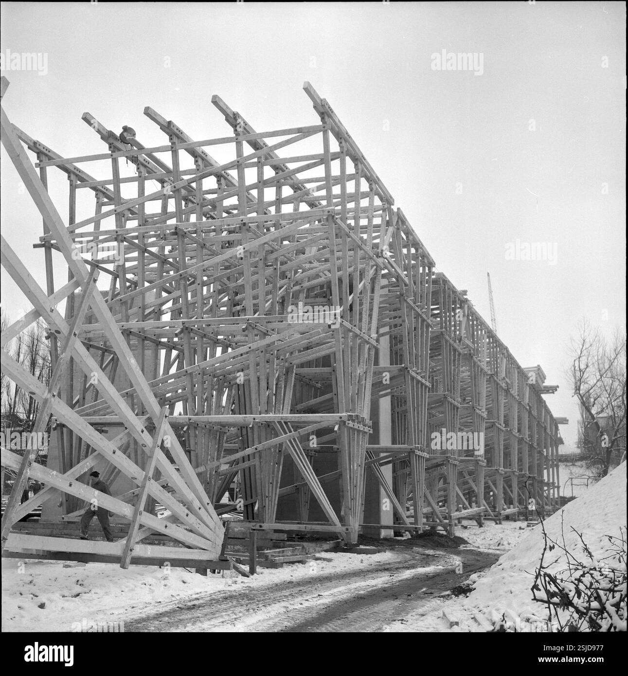 Bern, Bau der Monbijoubrücke; Baugerüst; Lehrgerüst; 1960#berne ...