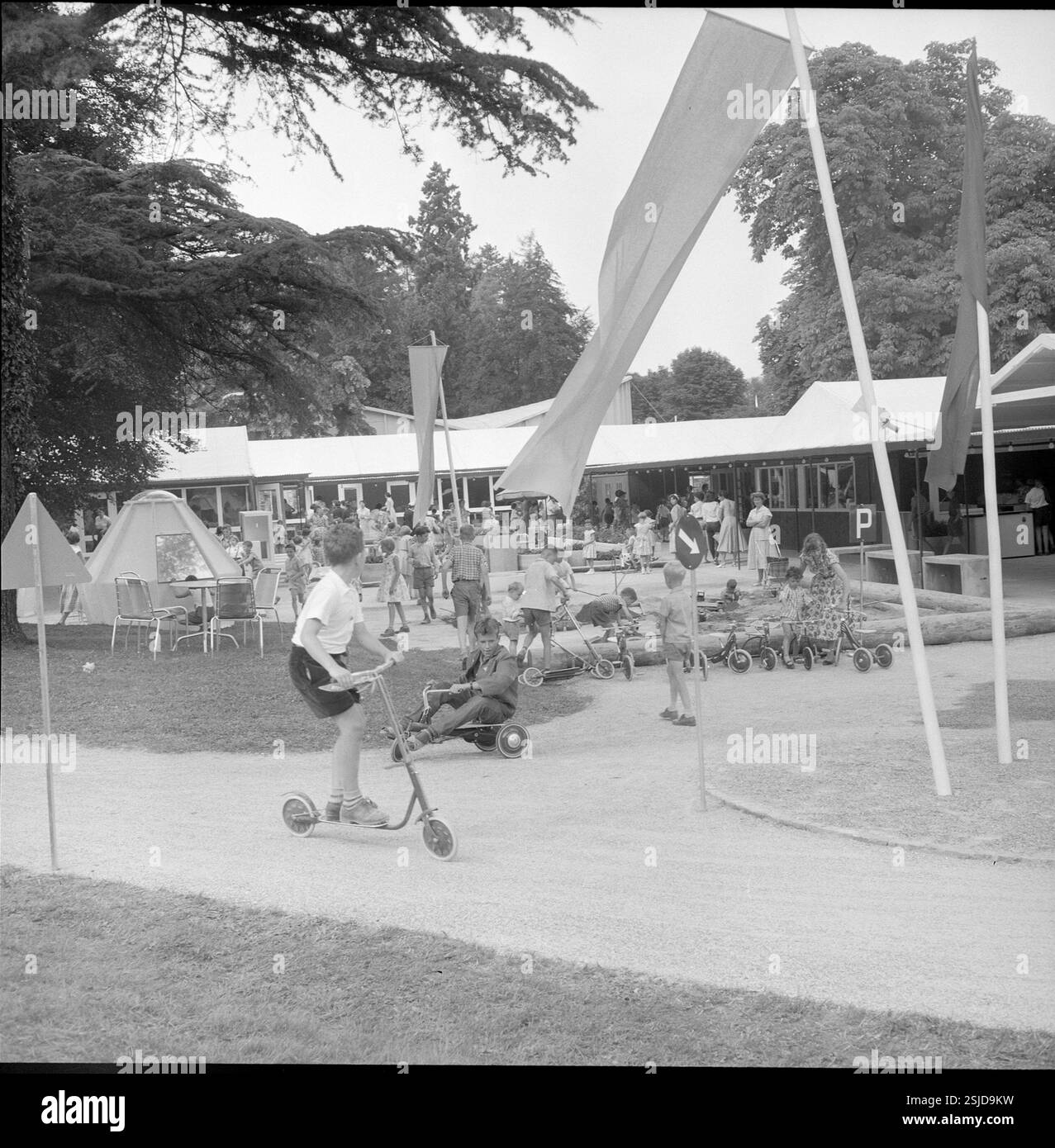 SAFFA 1958: Kinder spielen im Kinderland #SAFFA 1958: children playing ...