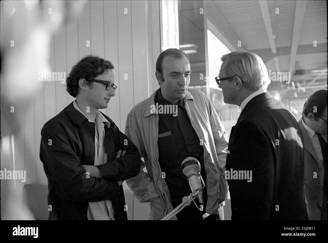 Jacques Pilet und Jean Martel zurück aus Amman, 1970#Jacques Pilet and ...