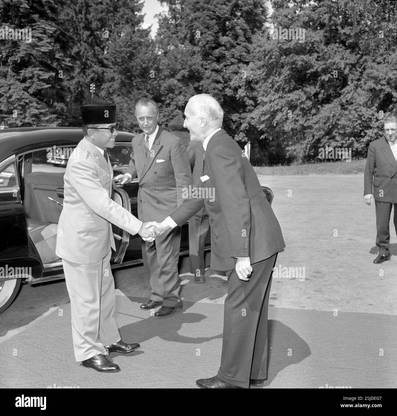 Präsident Sukarno besucht das IKRK, Genf 1956#President Sukarno ...