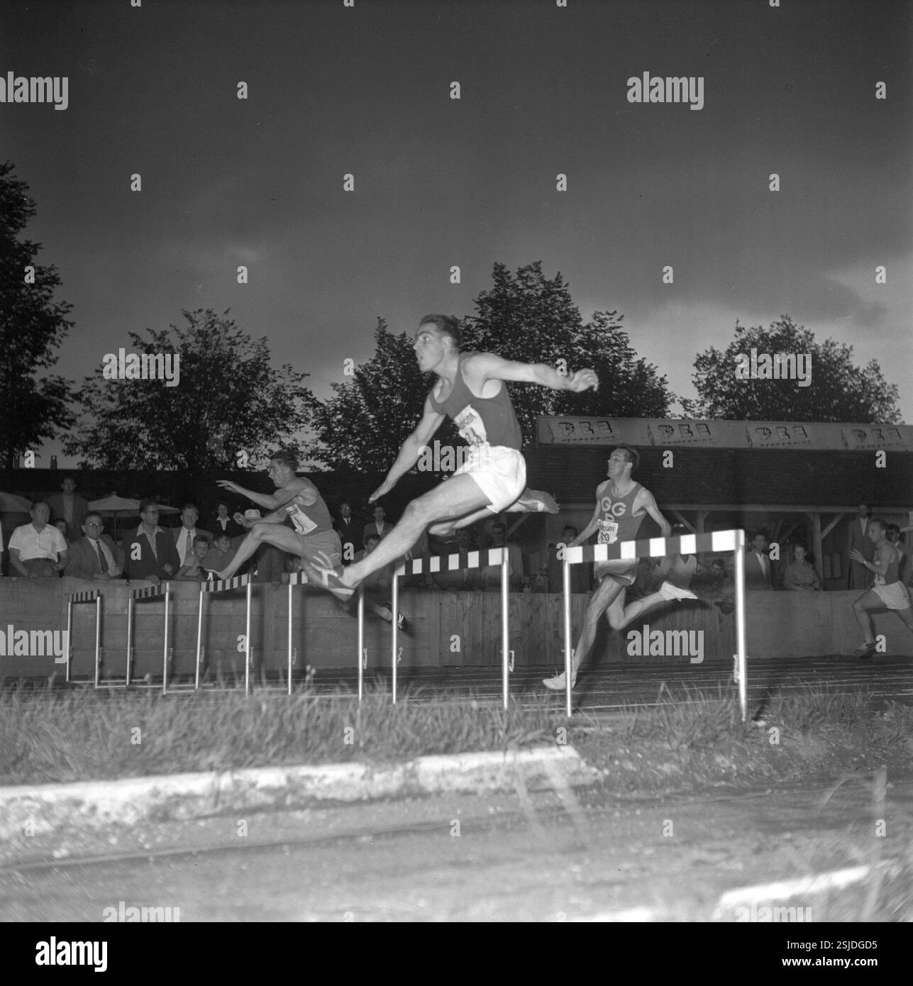 Leichtathletik-SM 1953 Basel, Finale 200m Hürden: Eichenberger siegt# ...