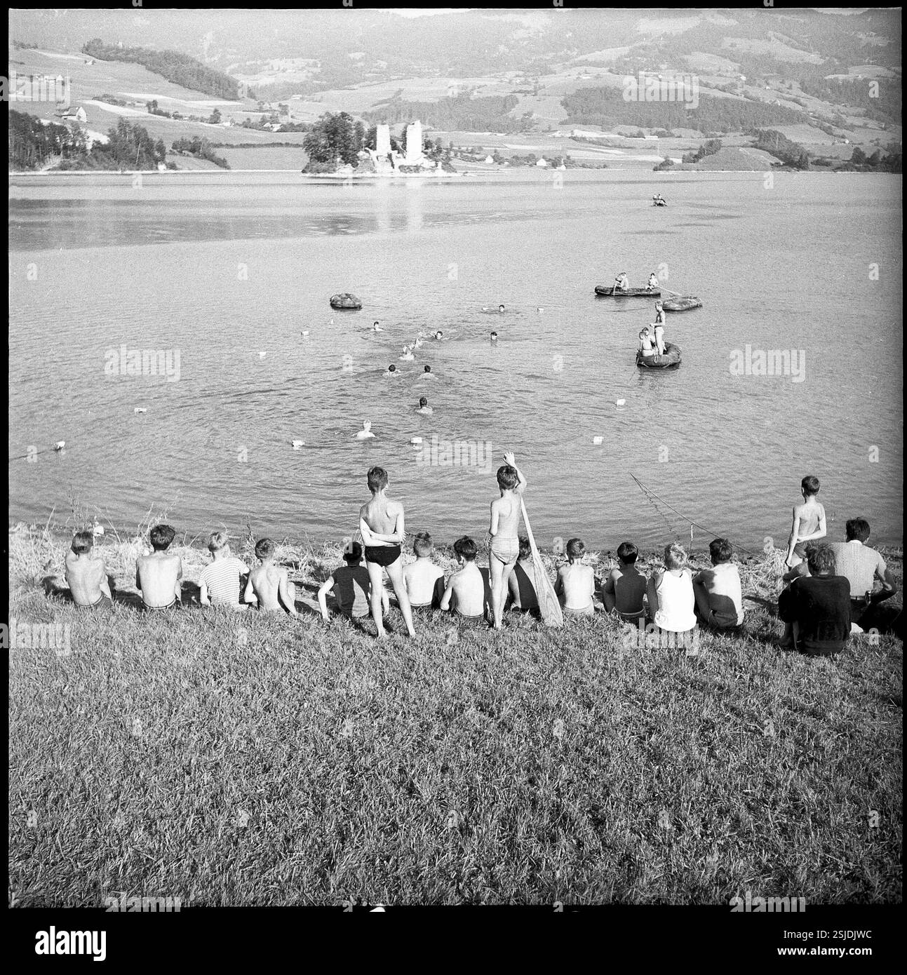 beim Paddeln ; Kanu-Regatta # paddle ; canoe regatta #--- Relais-Lager ...
