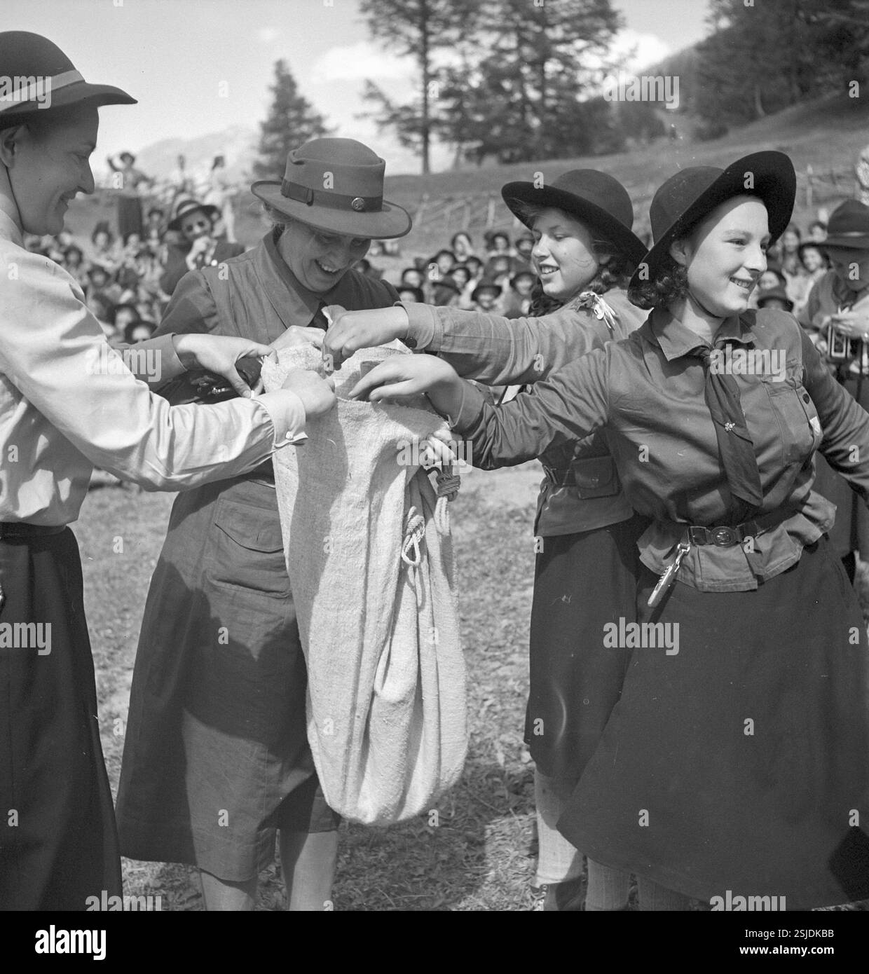 30 Jahre Bund Schweiz. Pfadfinderinnen in Ulrichen 1949: Besuch von ...