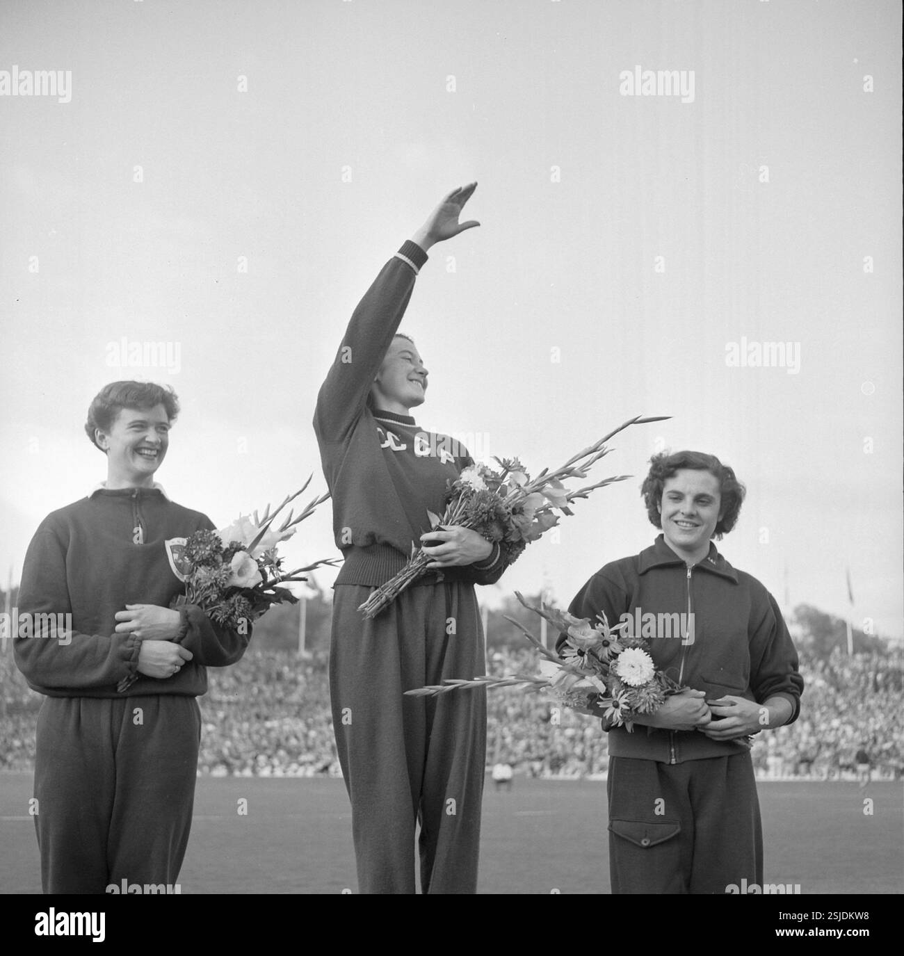 Leichtathletik-EM 1954 Bern, Podest 100m: 2. van Duyne-Brouwer, 1 ...