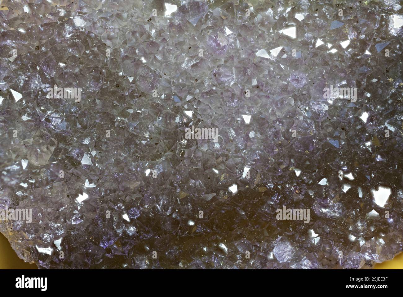 Amethyst rocks hi-res stock photography and images - Alamy