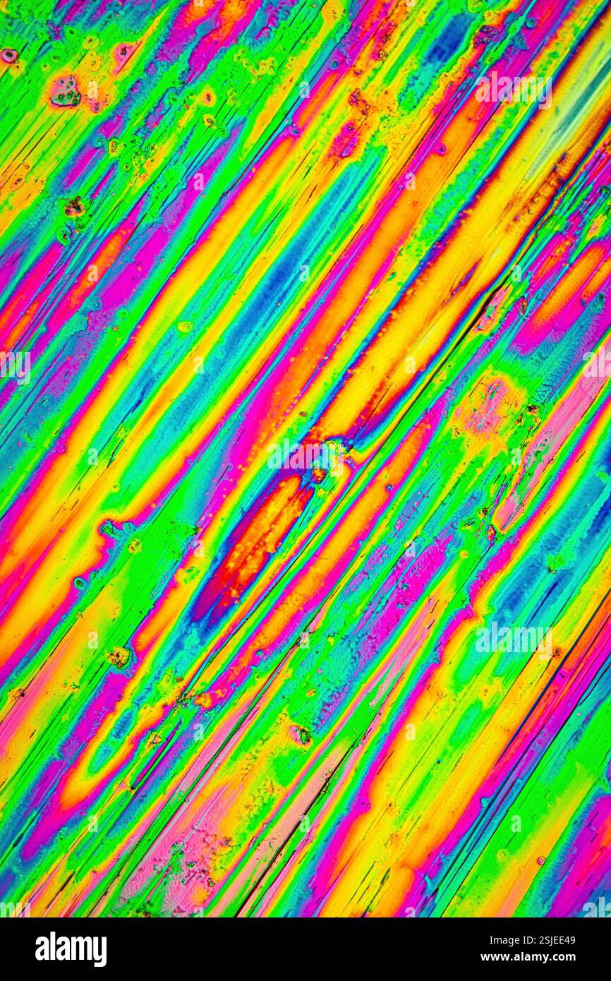 Polarized urea crystals under the microscope Stock Photo - Alamy