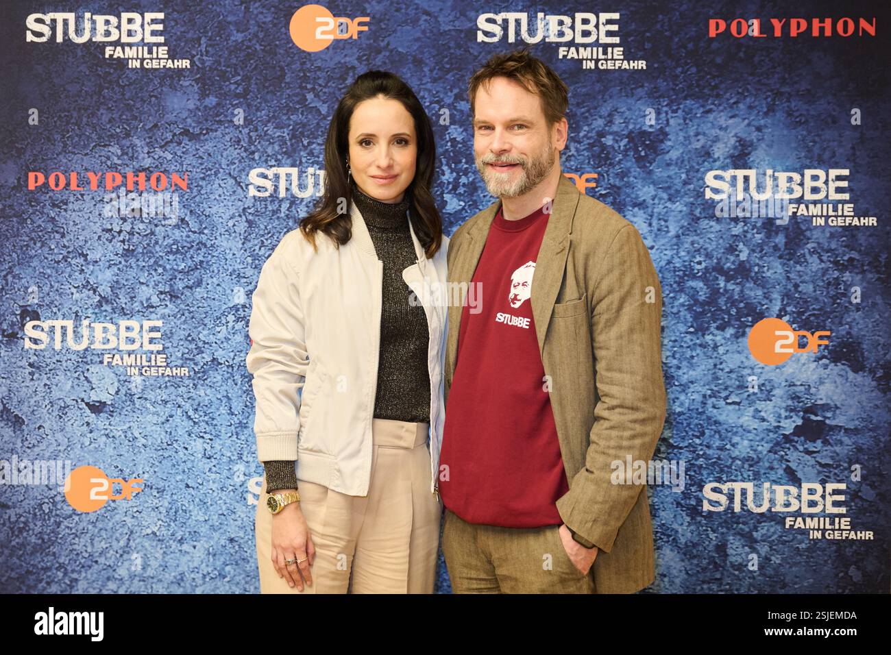 Berlin, Germany. 11th Feb, 2025. Actors Stephanie Stumph (l) and Wanja ...