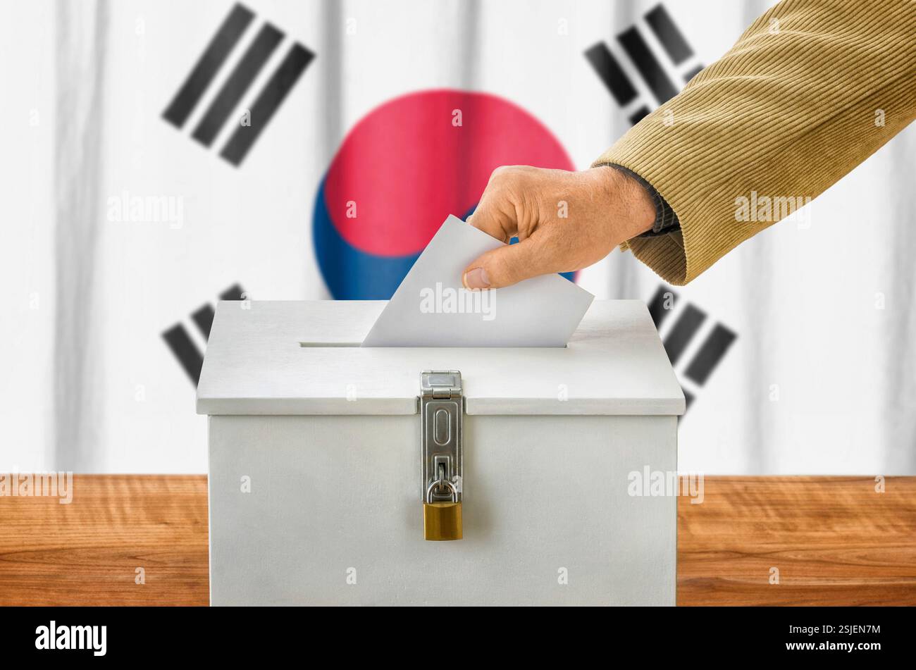 Hand throws ballot paper into ballot box hi-res stock photography and ...
