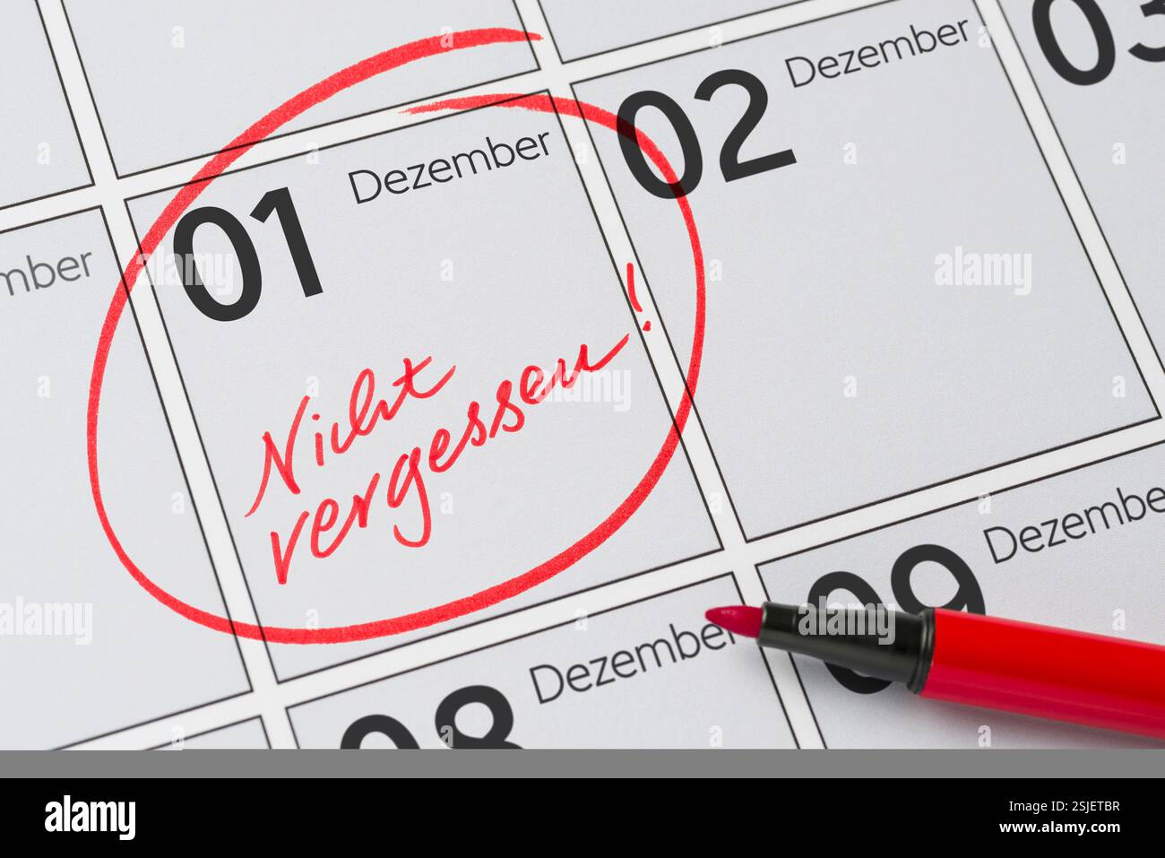 Calendar with the note Don't forget - December 1 Stock Photo - Alamy