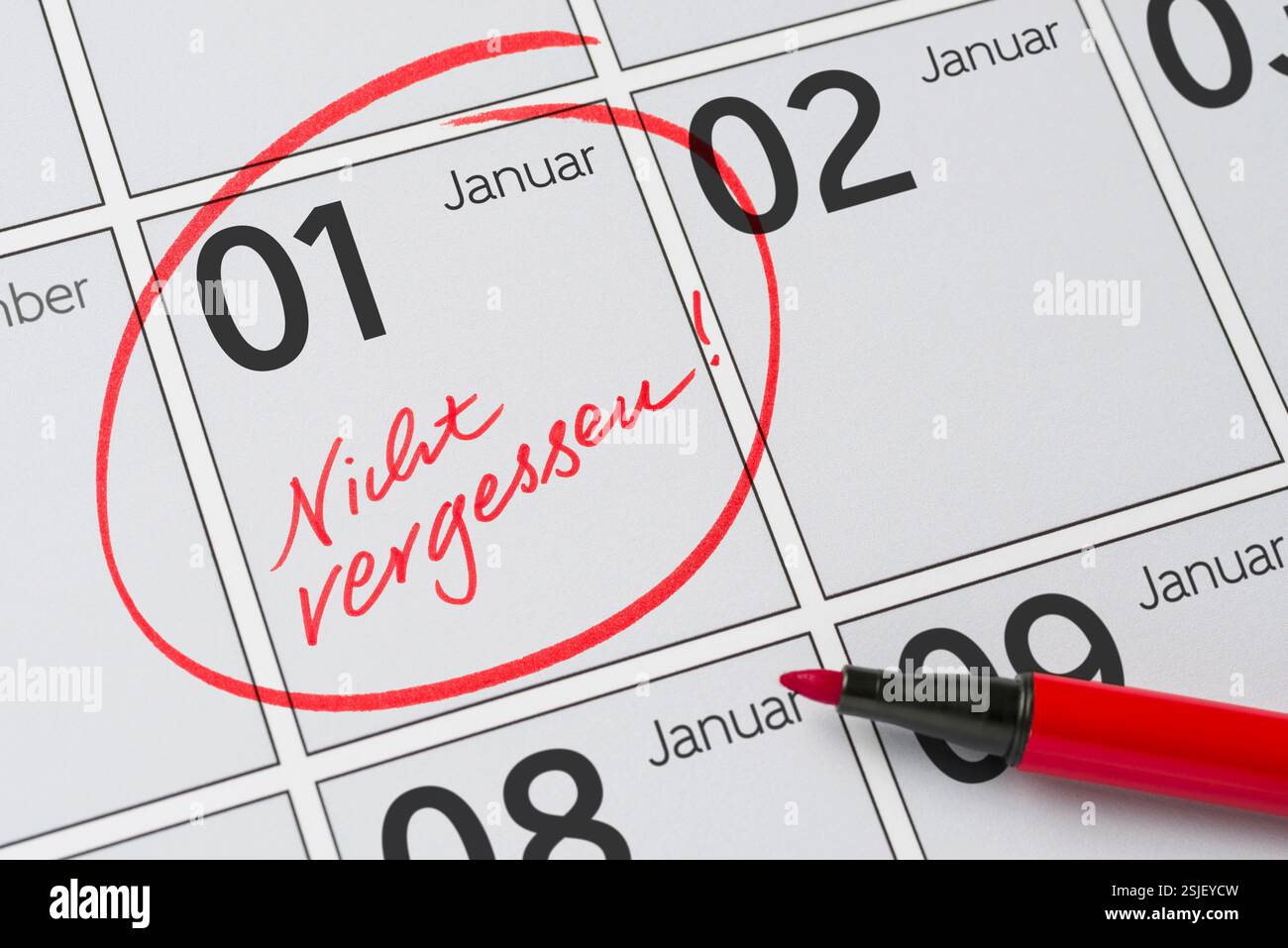 Calendar with the note dont forget january 1 hi-res stock photography ...