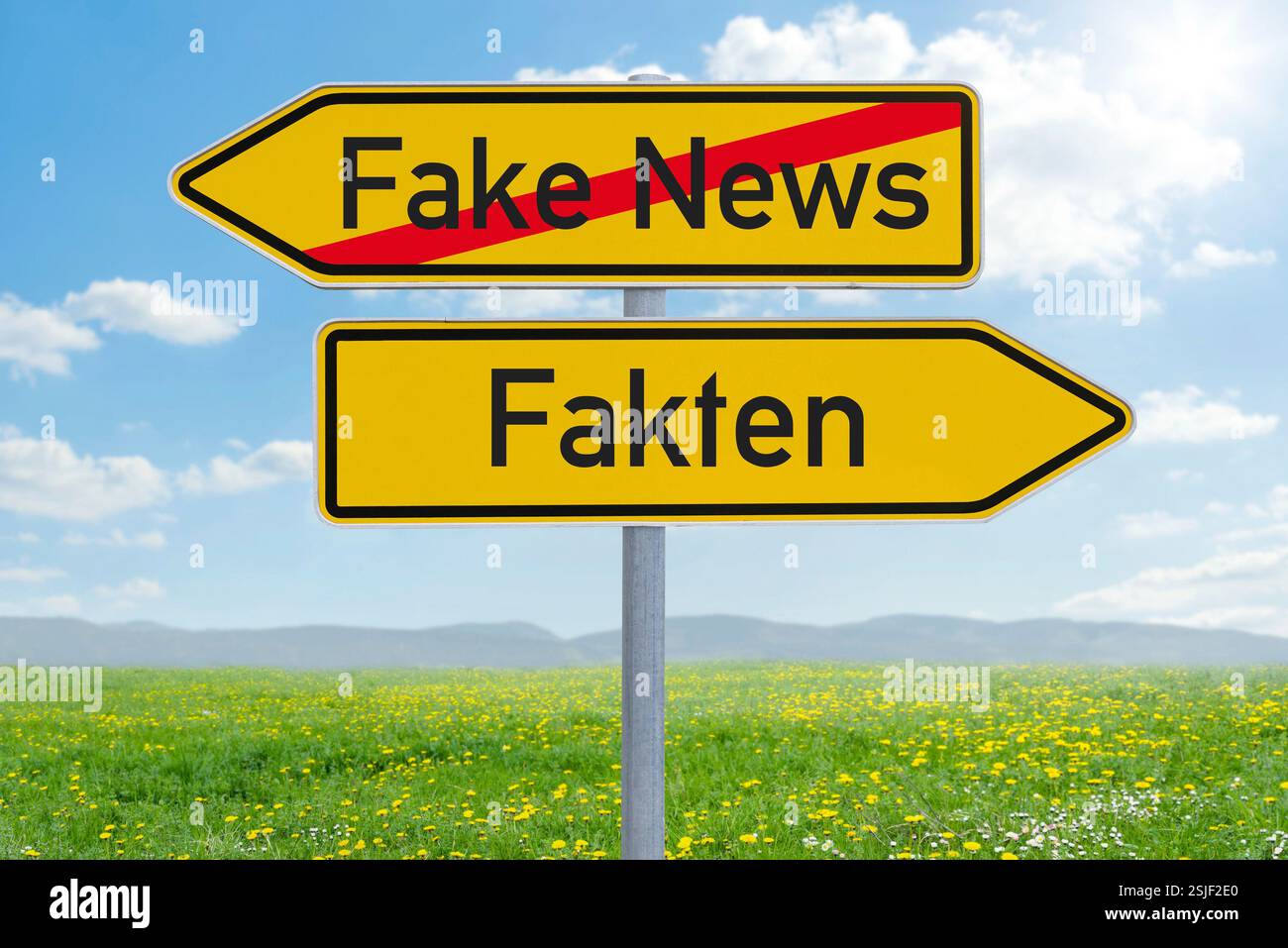 Arrow guide - fake news or facts Stock Photo - Alamy
