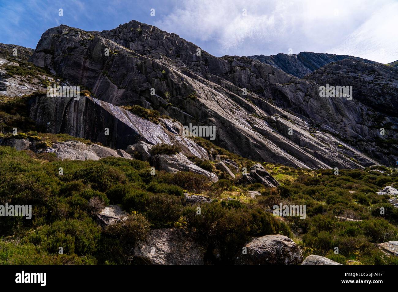 Awe inspiring rock faces hi-res stock photography and images - Alamy