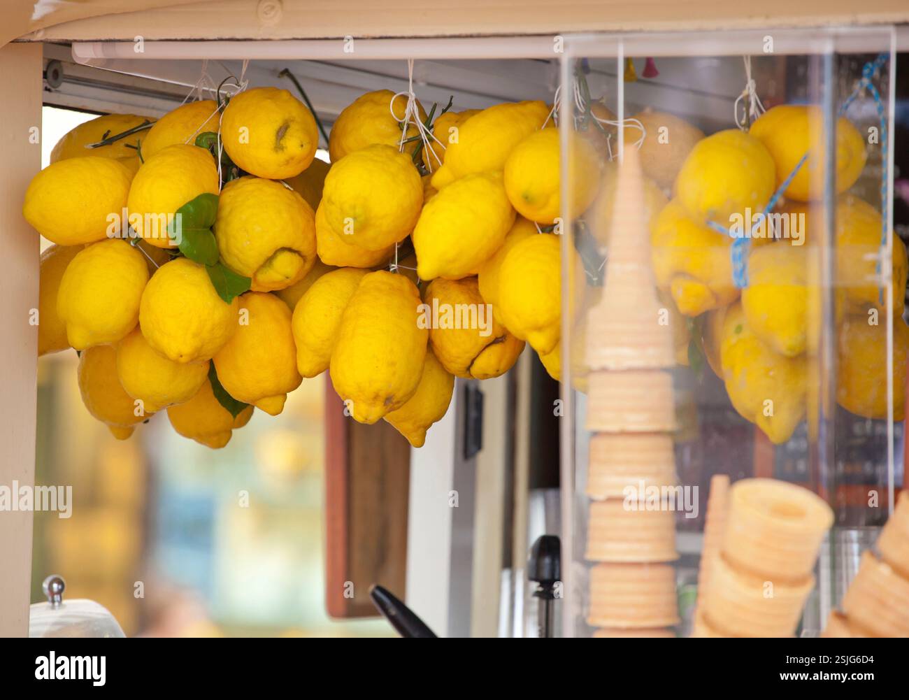 Lemon ice cream kiosk in Capri, Italy Stock Photo - Alamy