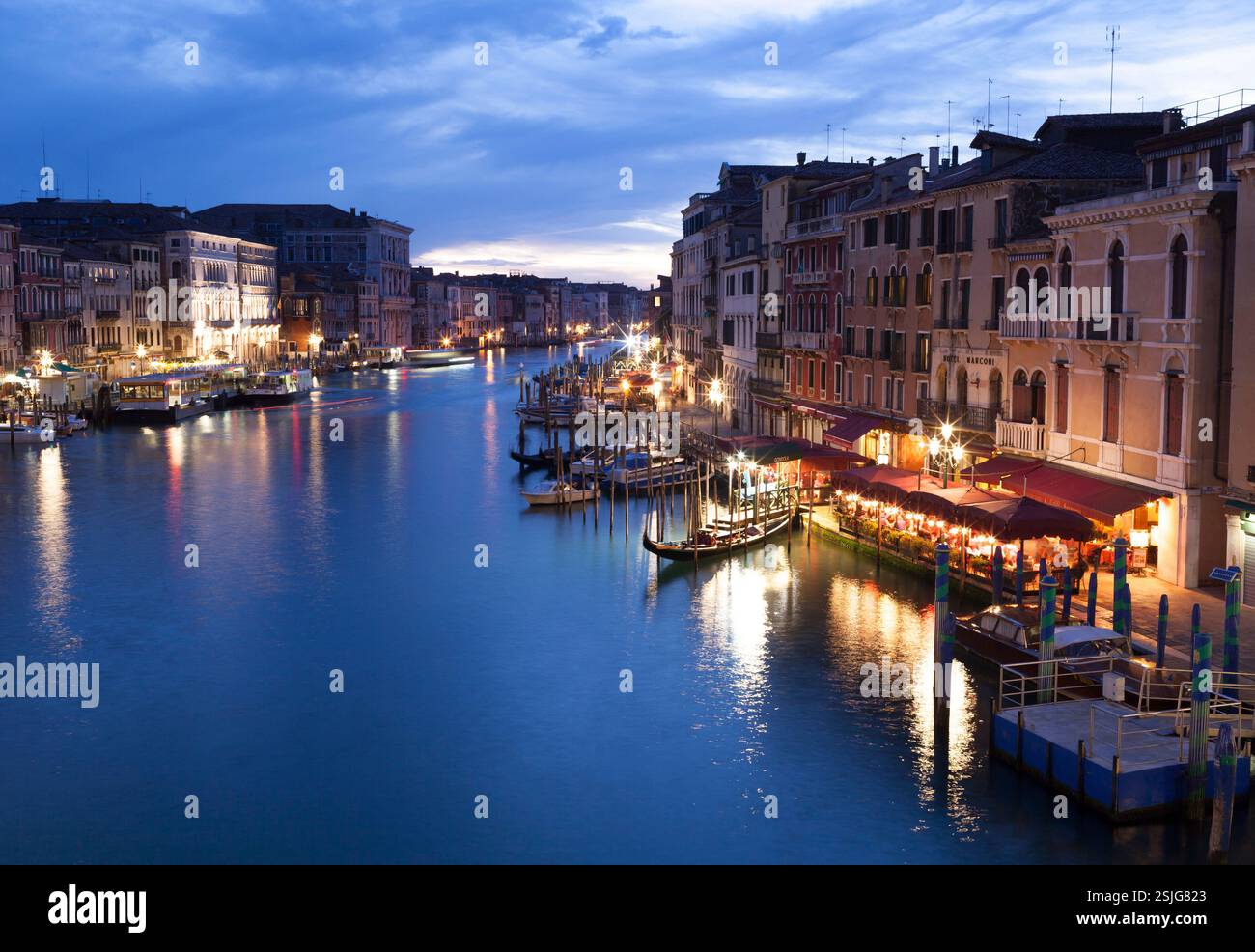 Night view of Grand Canal from Rialto bridge with gondolas in Venice ...