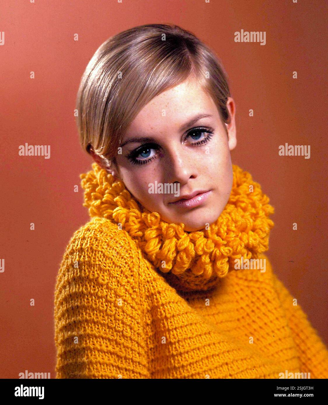 August 5, 1967 - London, England, United Kingdom - Photoshoot for Twiggy on the cover of Today's ...
