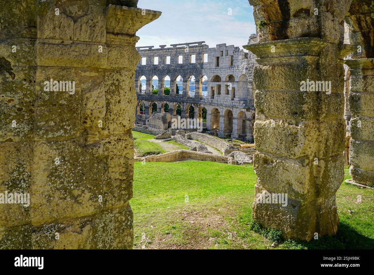 One of the largest preserved Roman amphitheaters in Pula, Istria ...