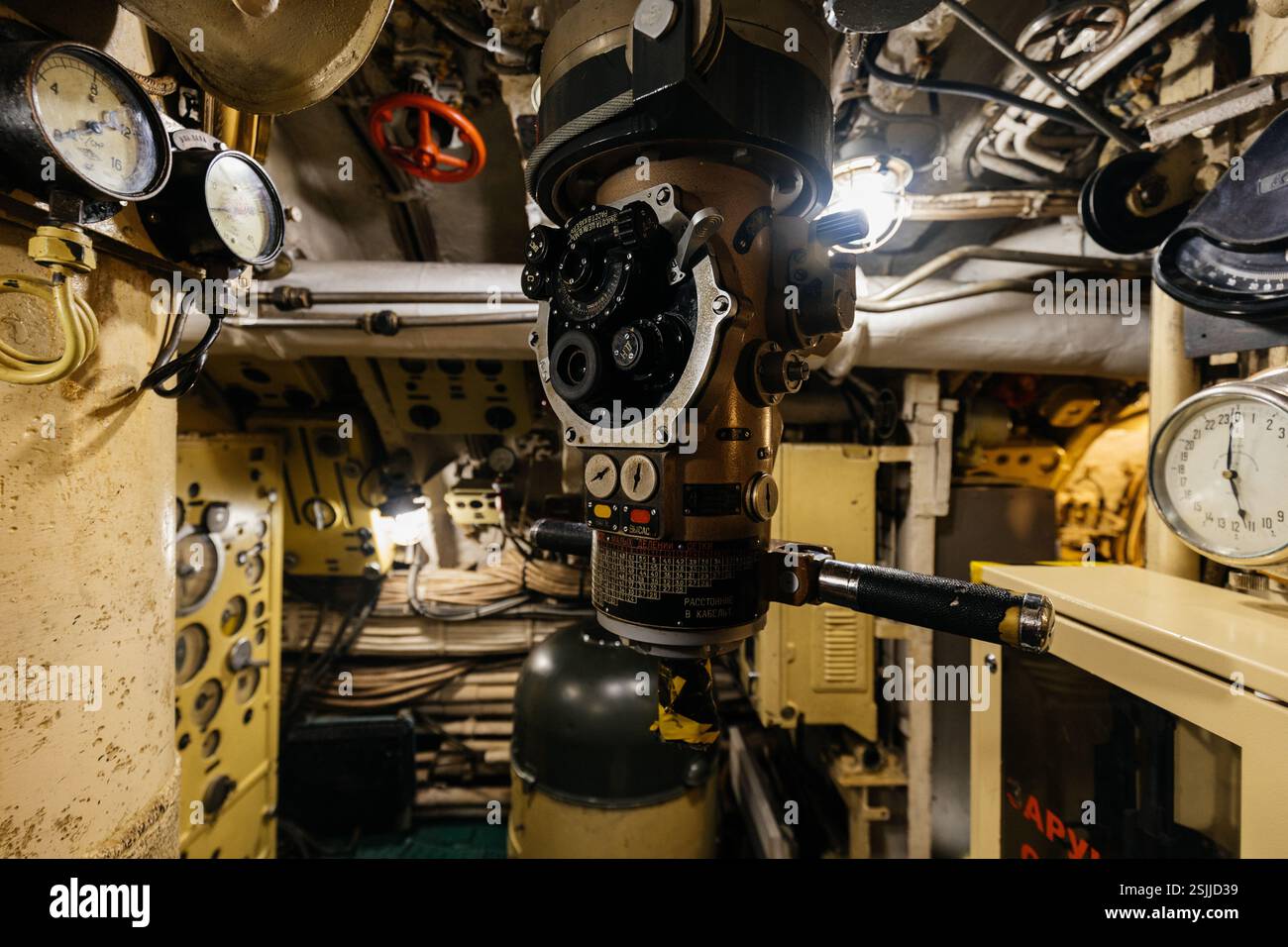 Periscope in military diesel submarine Stock Photo - Alamy