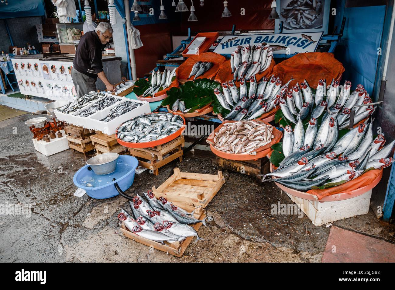 Fishmonger at Karaköy fish market in Istanbul, Beyoğlu, Turkey Stock ...