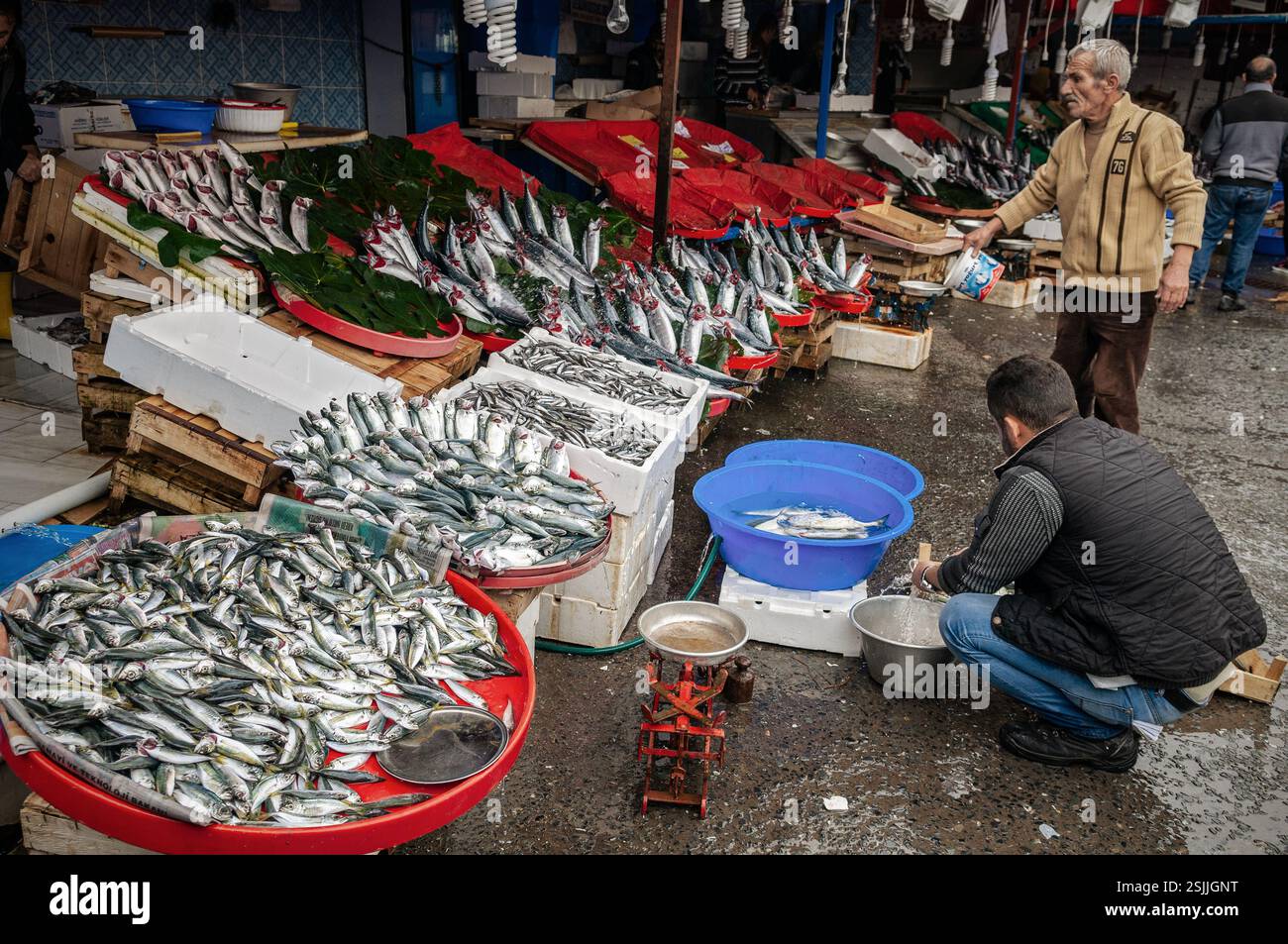 Fish stalls karakoy hi-res stock photography and images - Alamy