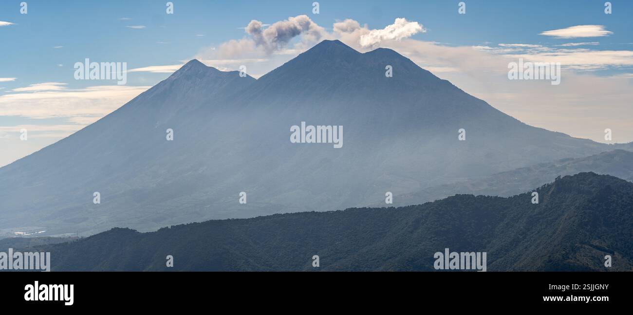 Volcanoes in antigua guatemala hi-res stock photography and images - Alamy