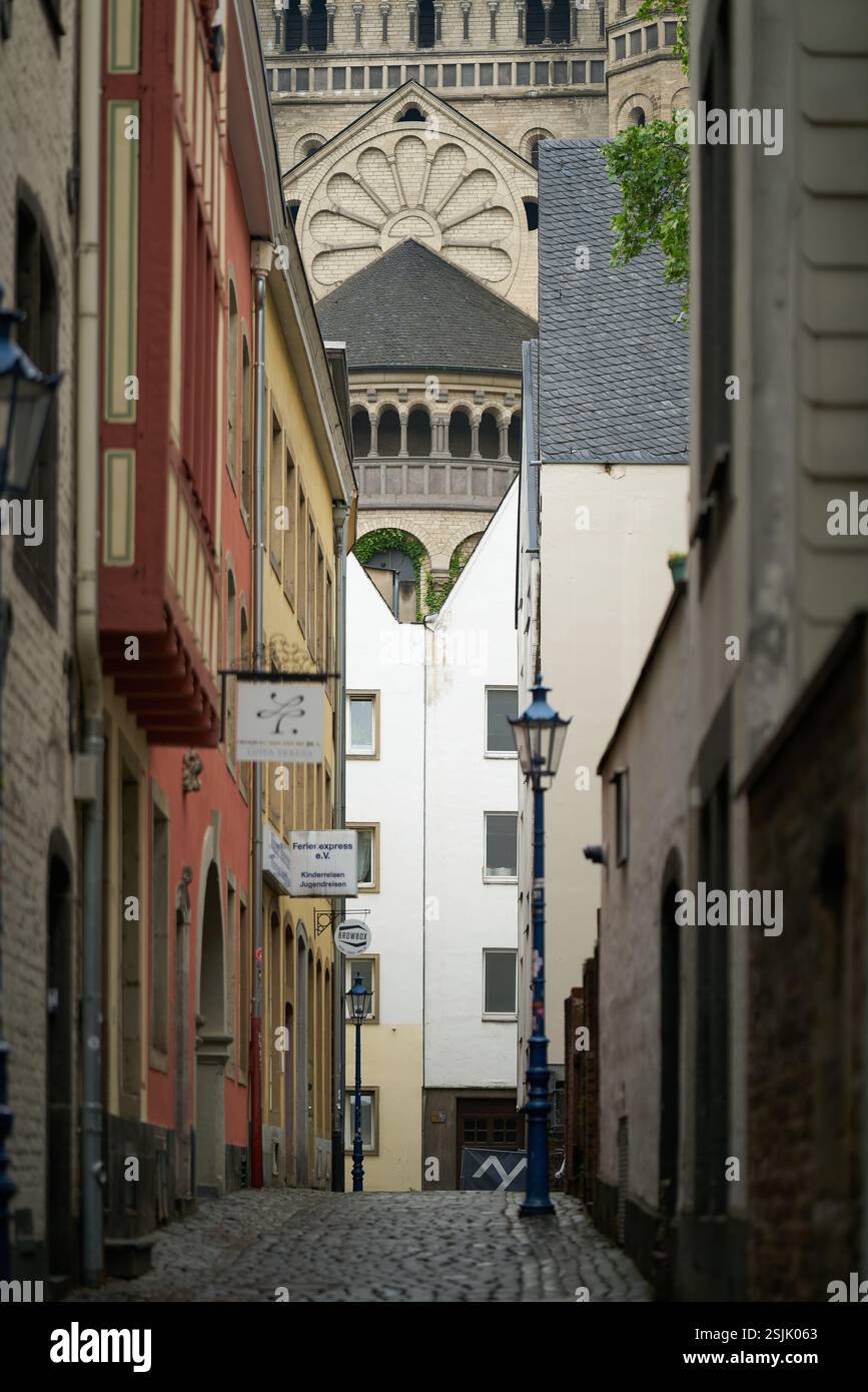 View through the alley on the Rothenberg in Cologne to the Romanesque ...