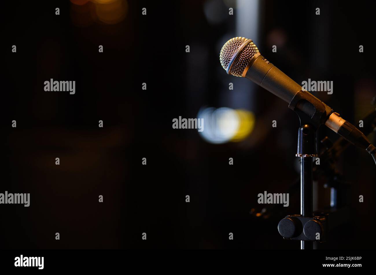 Presenters microphone event hi-res stock photography and images - Alamy
