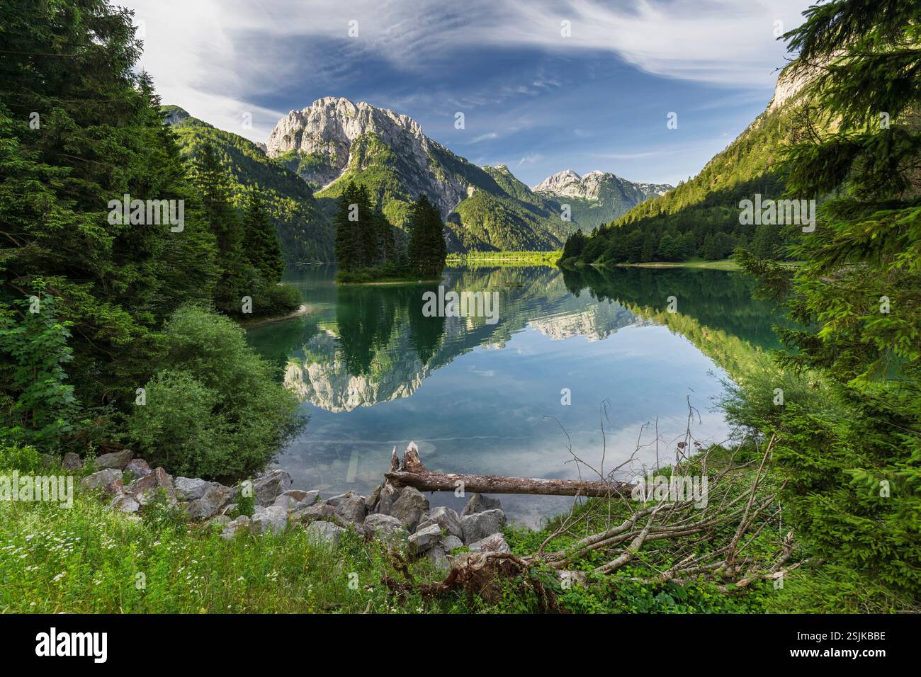Cima del lago hi-res stock photography and images - Alamy
