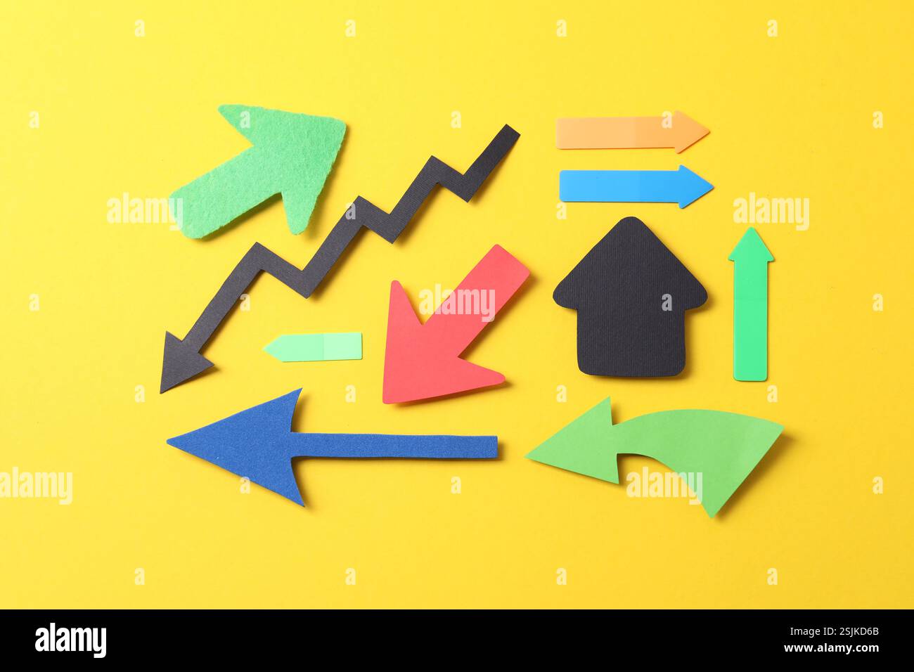 Arrows different direction guide hi-res stock photography and images ...