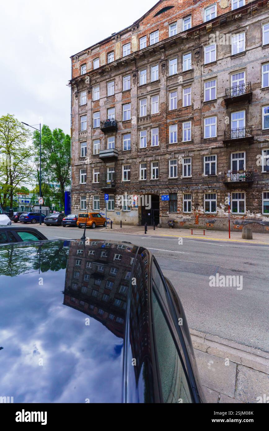 Jagiellonska 9 - multifamily tenement house in Stara Praga in the North ...