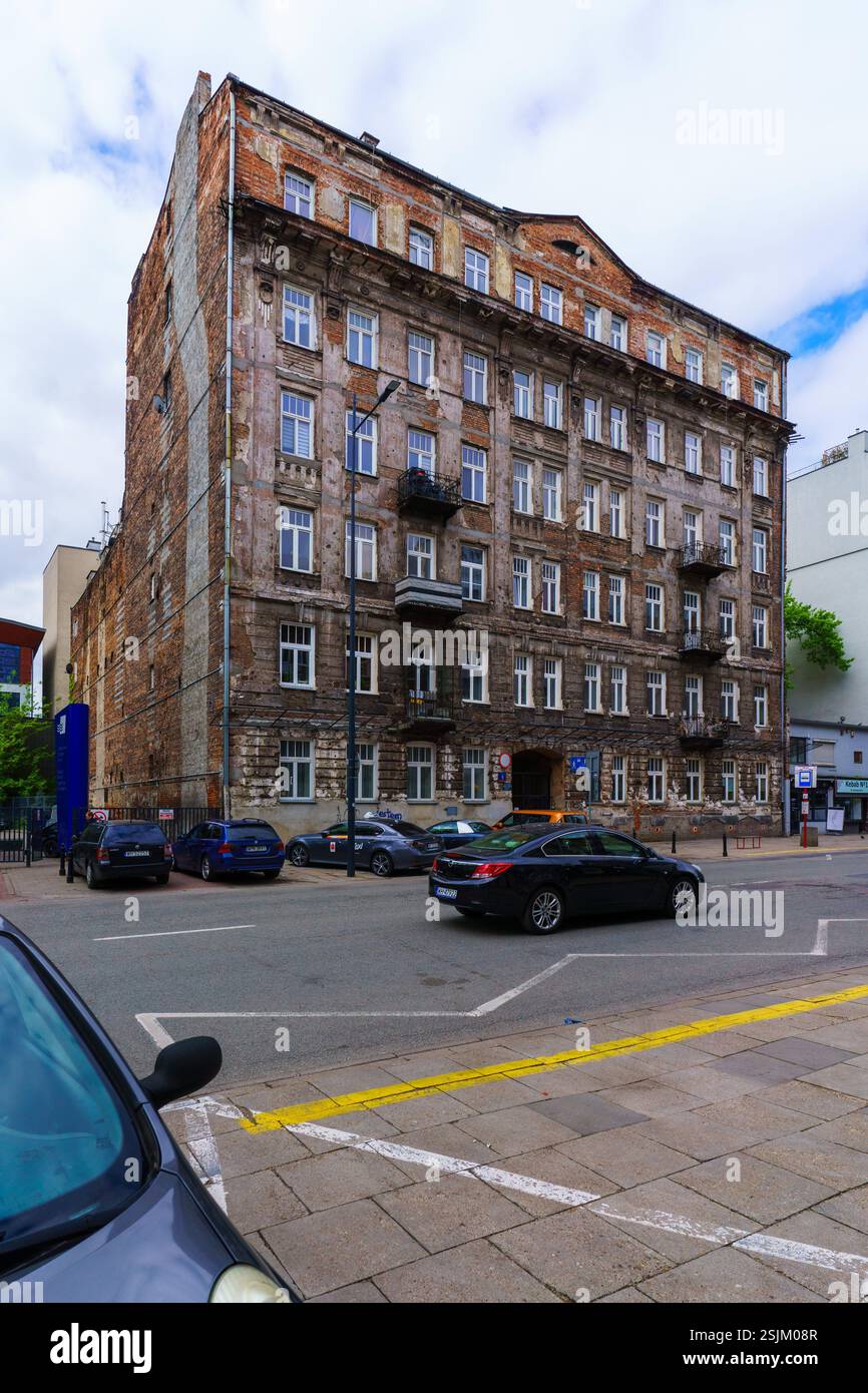 Jagiellonska 9 - multifamily tenement house in Stara Praga in the North ...