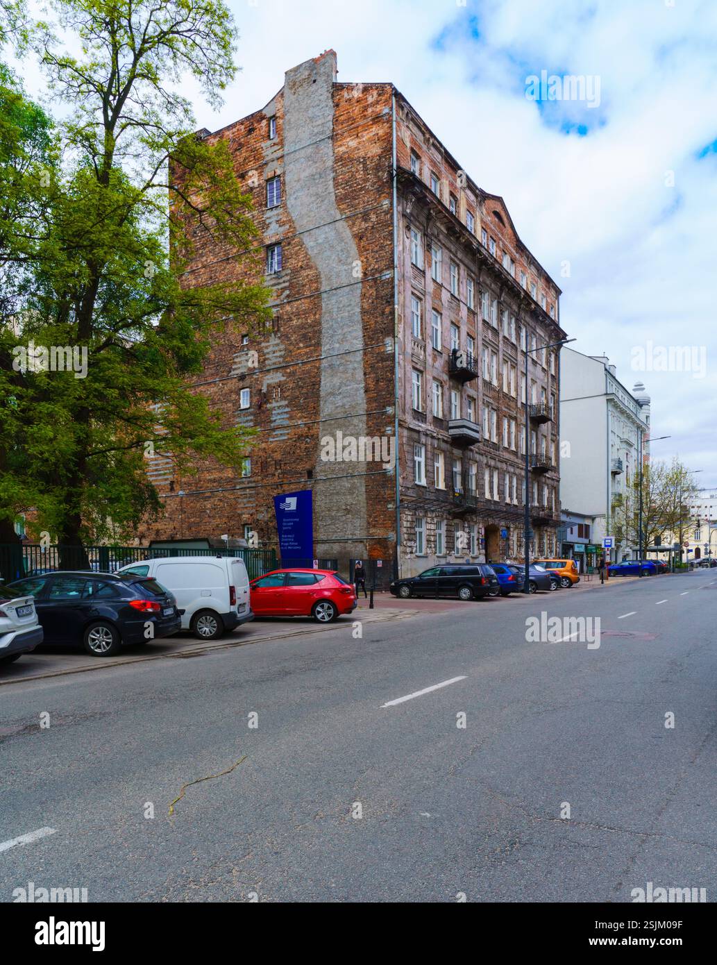 Jagiellonska 9 - multifamily tenement house in Stara Praga in the North ...
