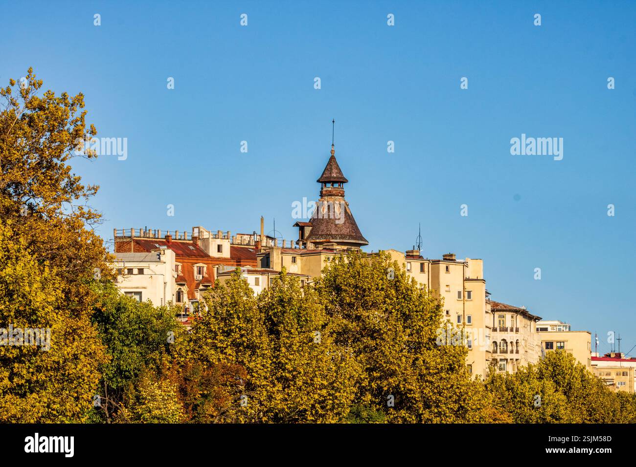 The city of Bucharest, architecture and old buildings in Bucharest ...