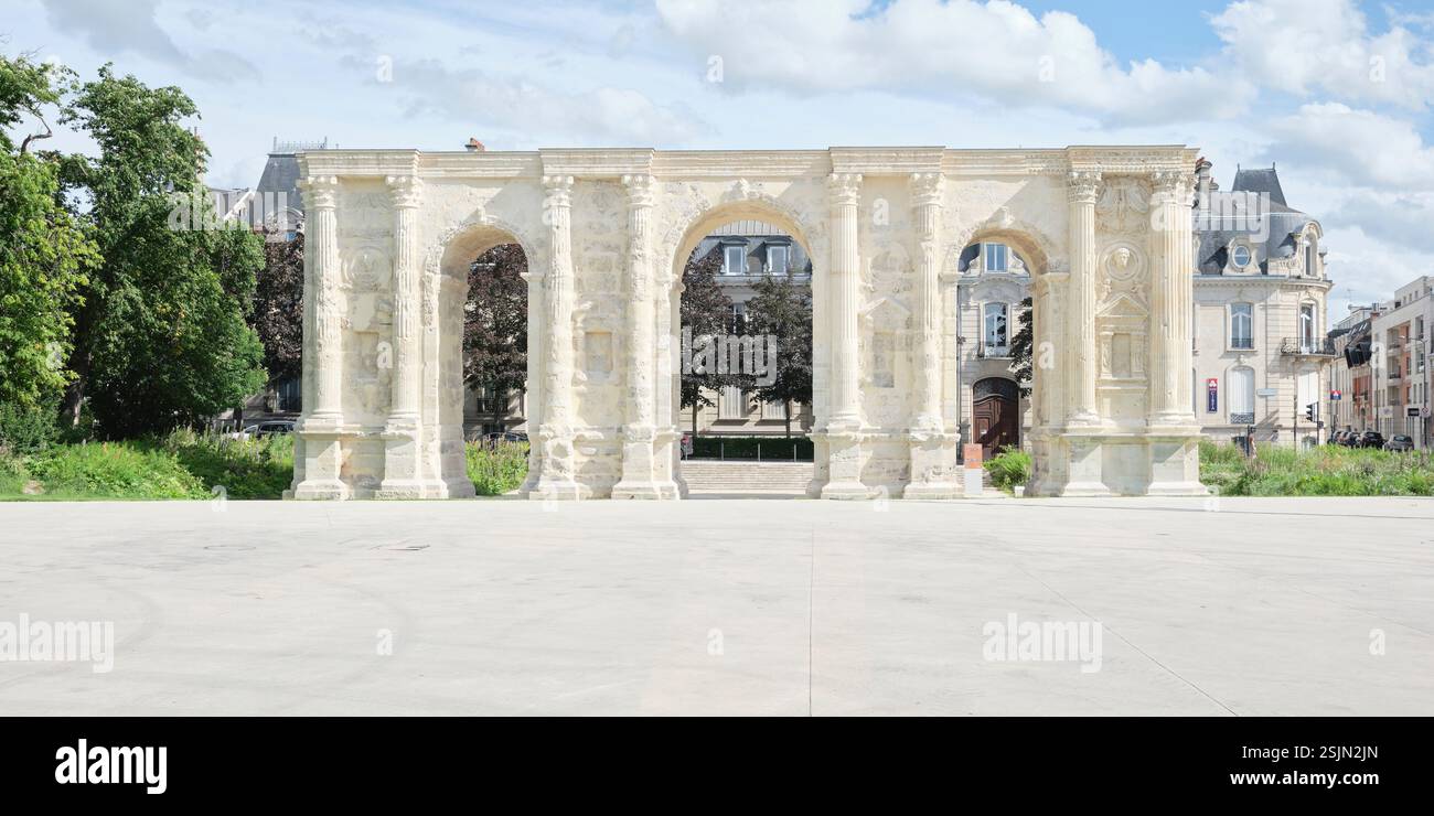 The Gallo-Roman arch of honor 'Porte de Mars' in Reims - Grand Est ...