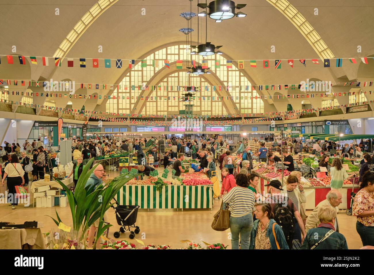 Market activity in the market hall 'Les Halles du Boulingrin' in Reims ...