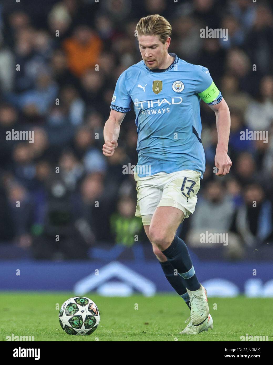Kevin De Bruyne of Manchester City breaks with the ball during the UEFA ...