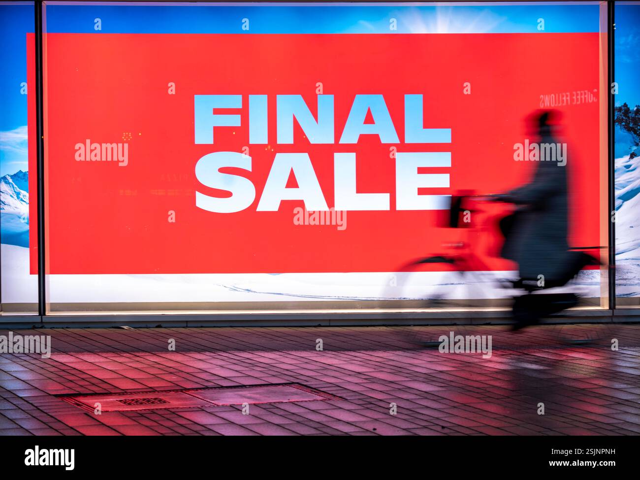 Final sale, fashion department store on Schadowstrasse, large poster in ...