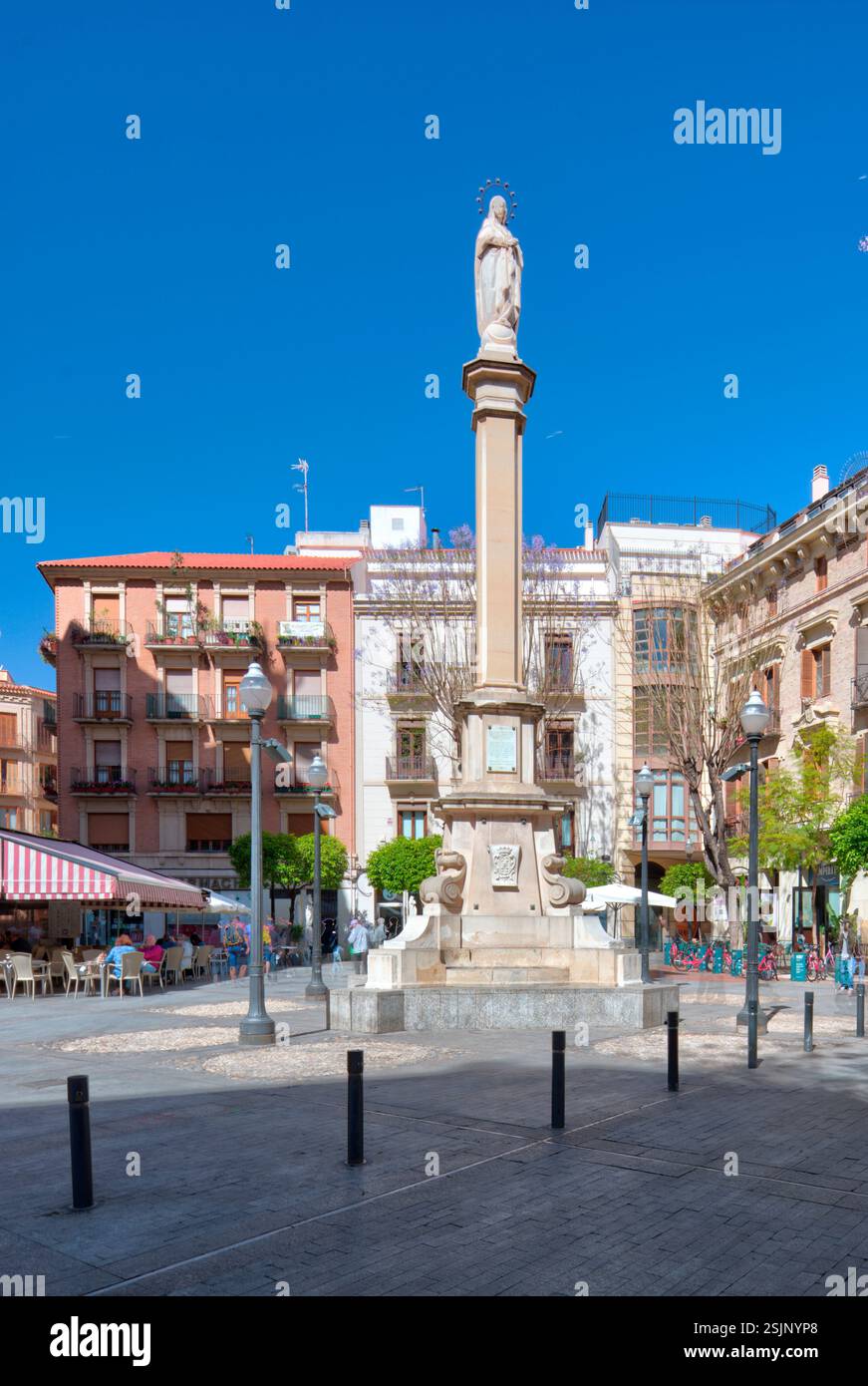 Plaza de Santa Catalina, statue of the Virgin Mary, old town ...