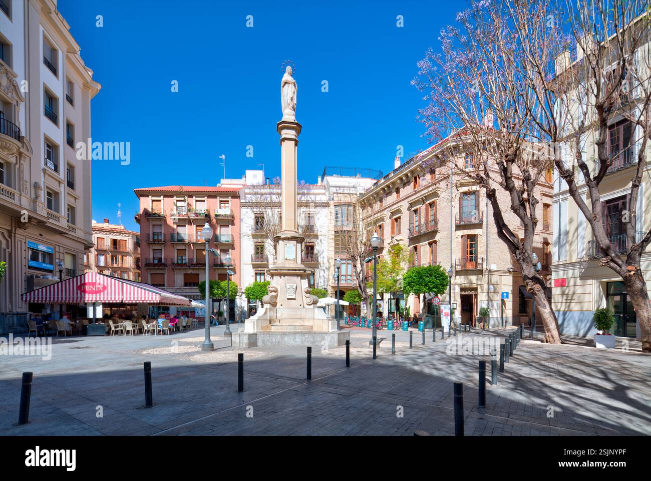 Plaza de Santa Catalina, statue of the Virgin Mary, old town ...