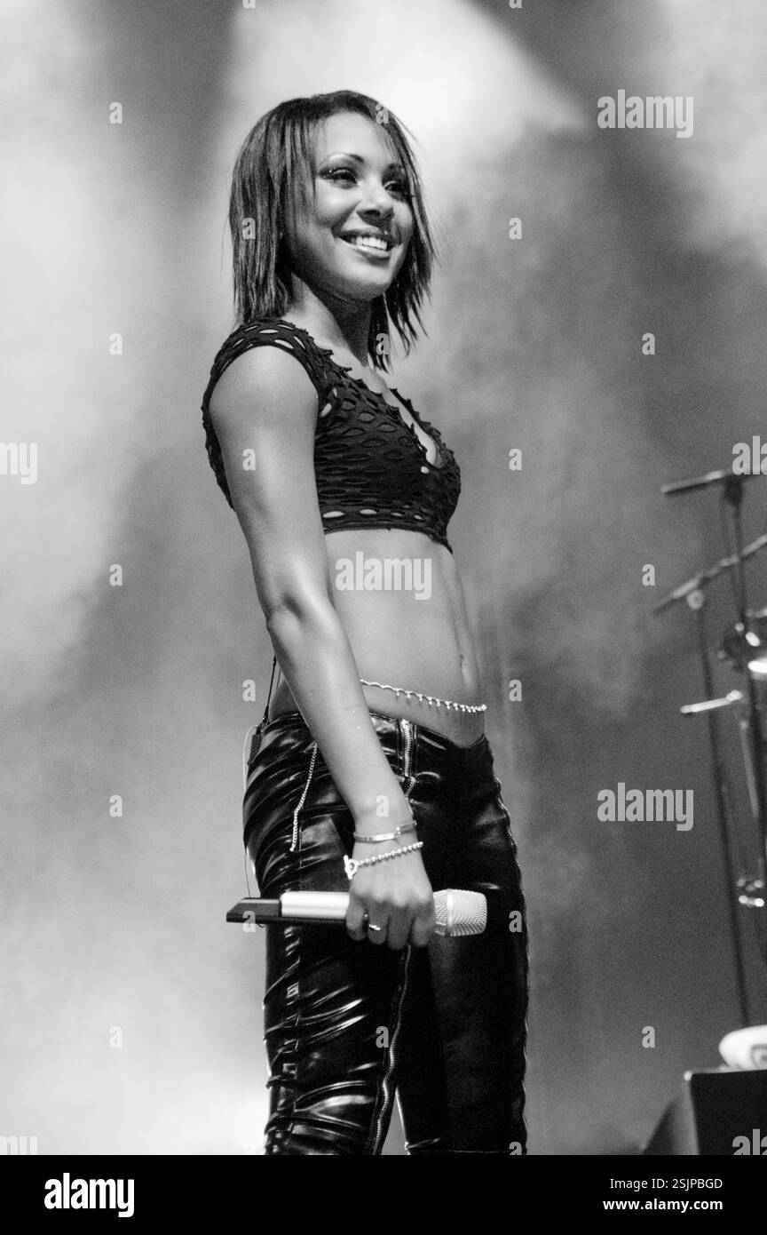 Popstars tv show uk Black and White Stock Photos & Images - Alamy