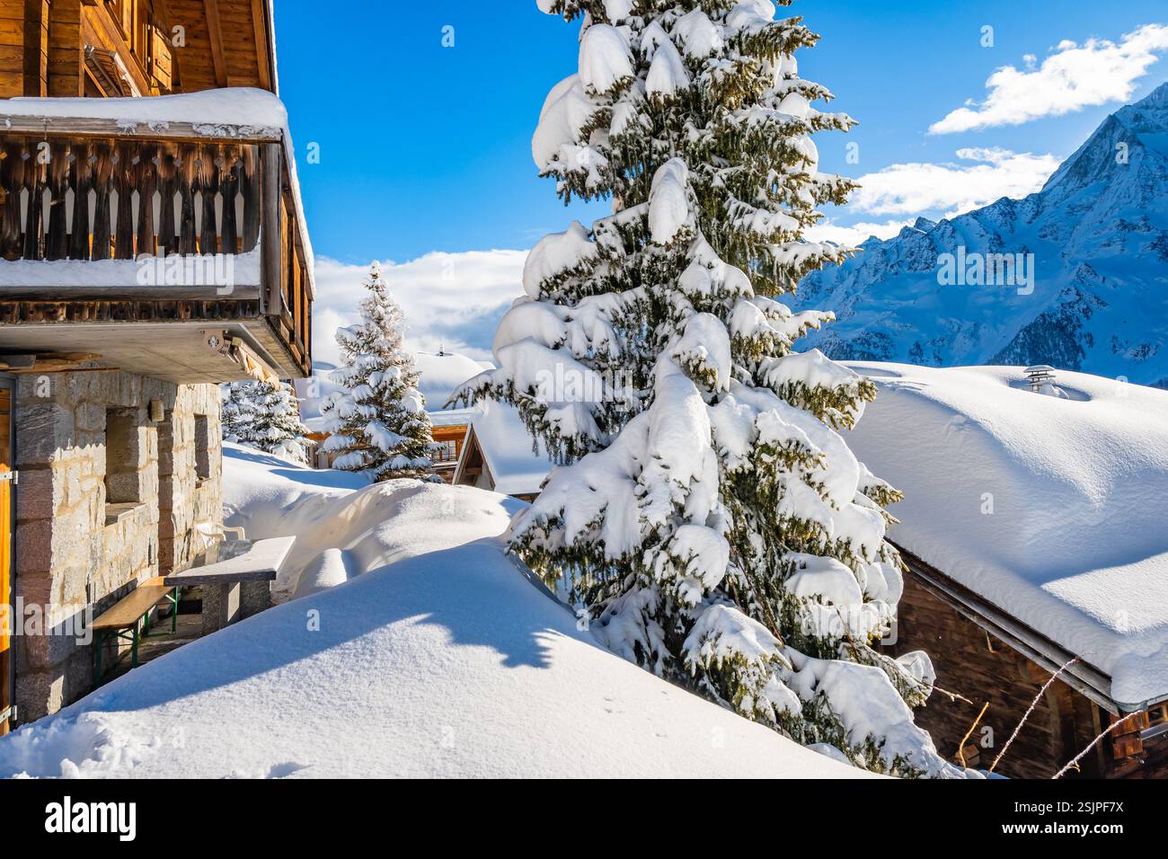 Traditional alpine wooden houses in winter mountain snow landscape ...