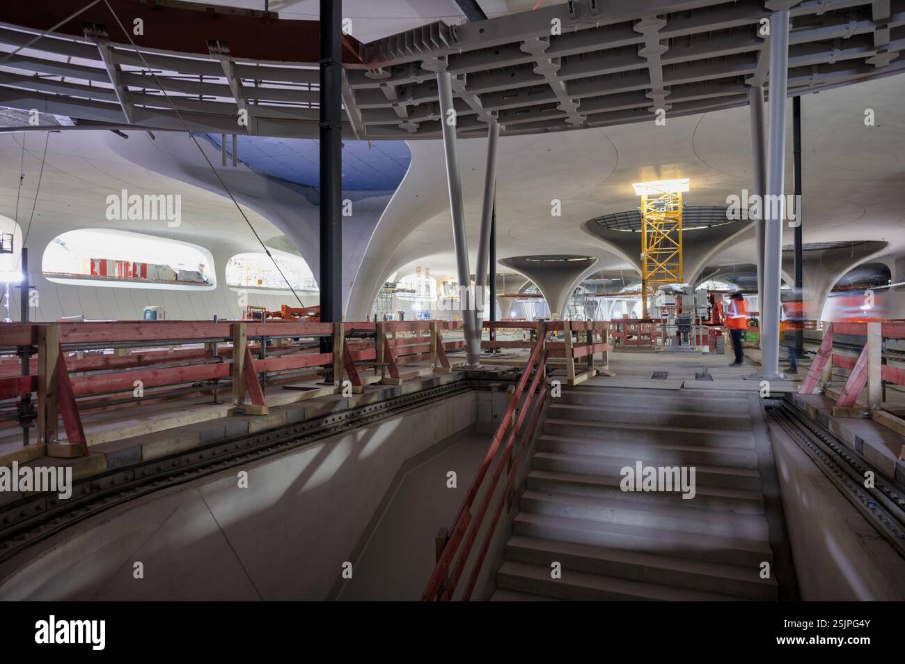 Access from the S-Bahn and light rail, chalice supports in the ...