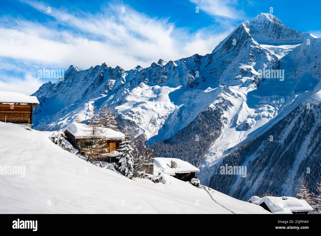 Traditional alpine wooden houses in winter mountain snow landscape ...