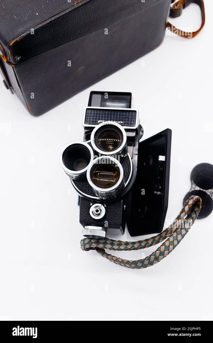 vintage 1960s Fujica 8EE Double 8mm Cine Film Camera - Triple Lens ...