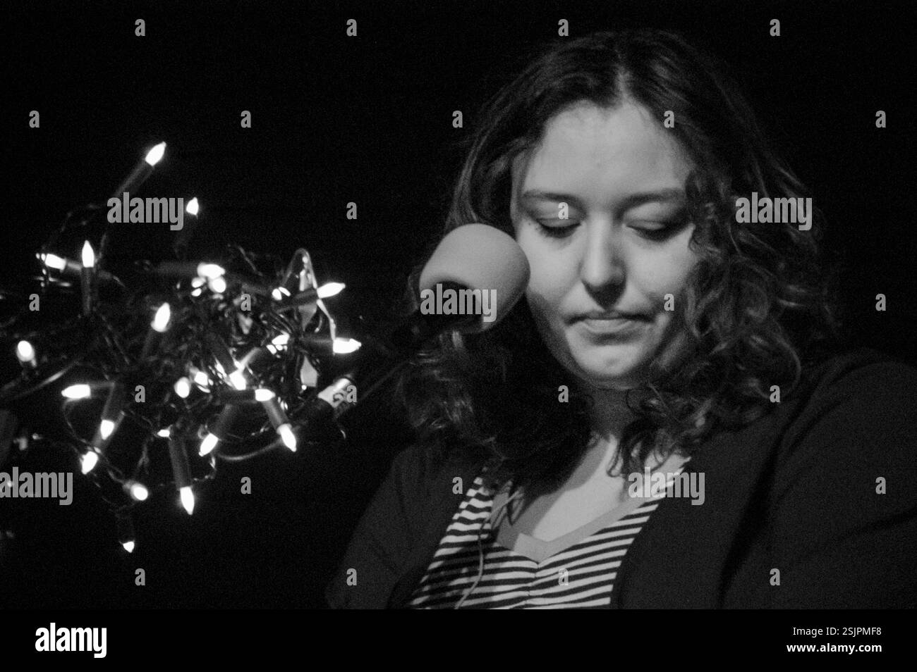 KATHRYN WILLIAMS, CONCERT, 2002: Kathryn Williams playing an intimate ...