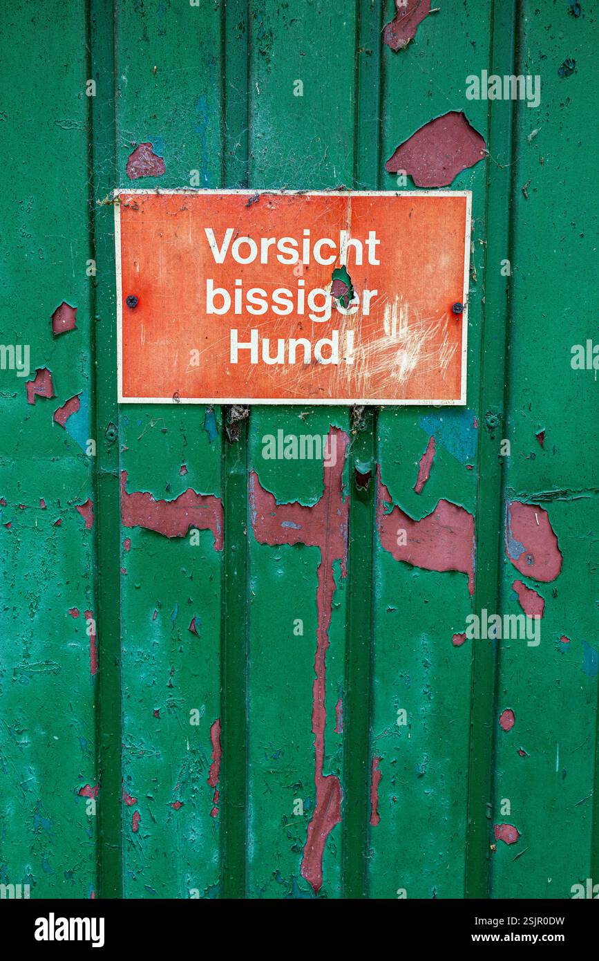 Sign 'Careful biting dog' Stock Photo - Alamy