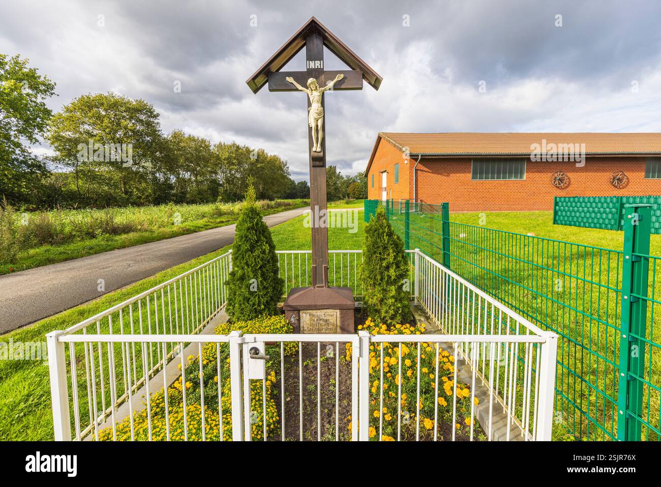 Field cross, wayside cross, place of worship, rural area Stock Photo ...